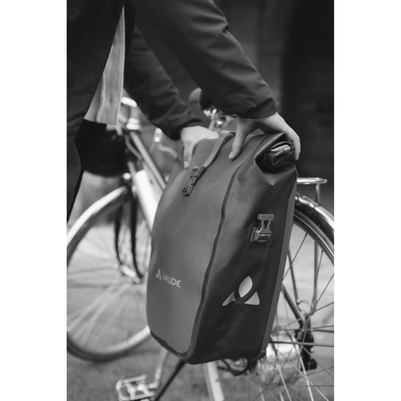 Sakwy rowerowe AQUA BACK black | podróże i trekking \ torby \ podróżne ...